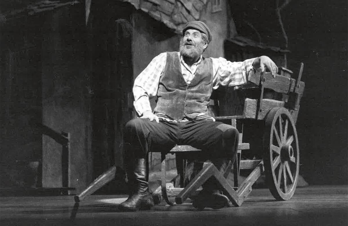 Obituary: Chaim Topol – Musical theatre actor known for playing Tevye ...
